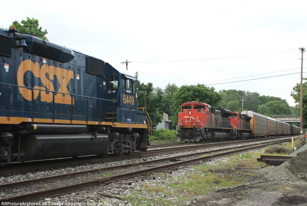 CSX train Q410 meets CSX train Q217